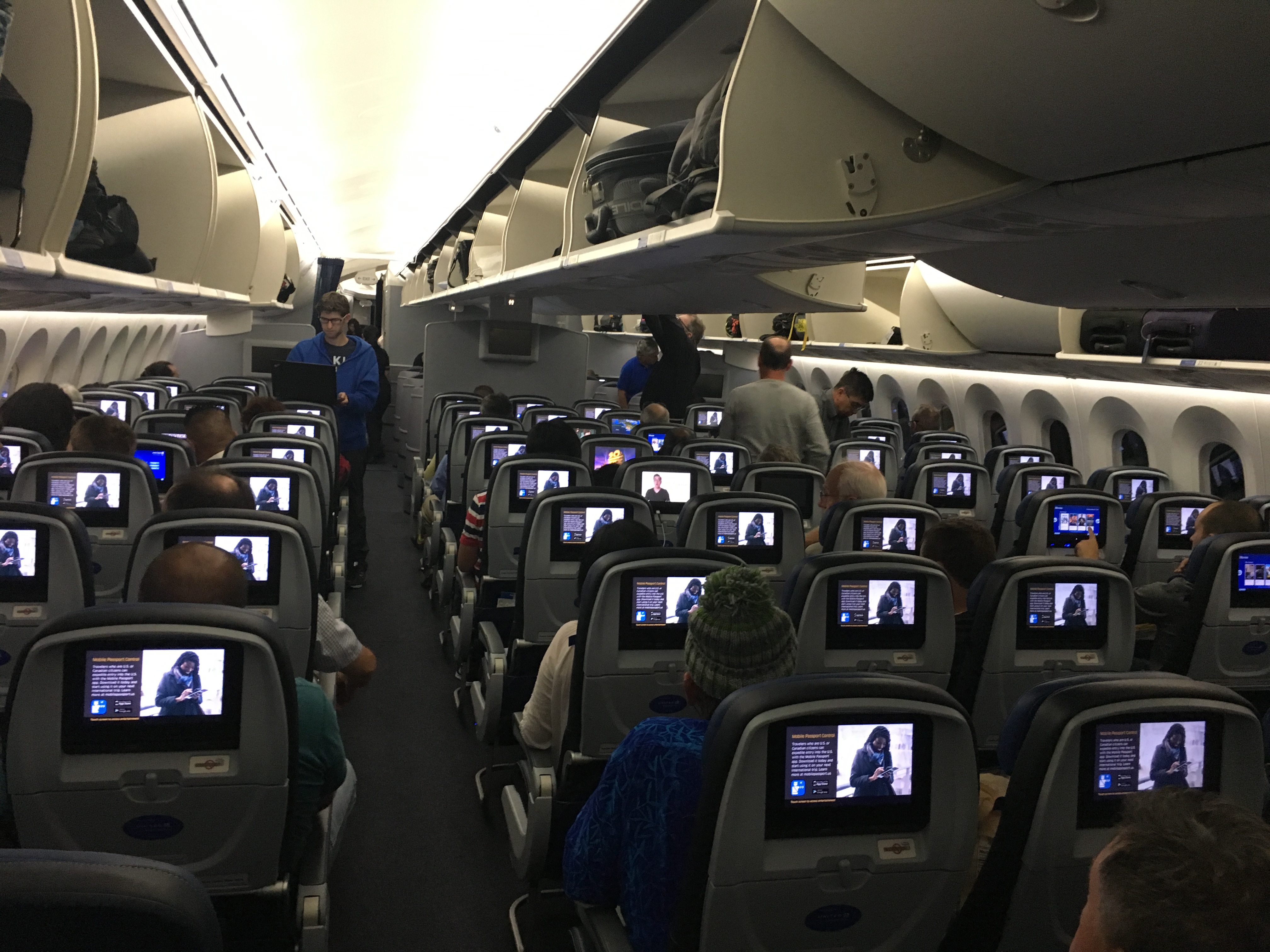 United Airlines 787-900 Premium Economy LAX to SIN